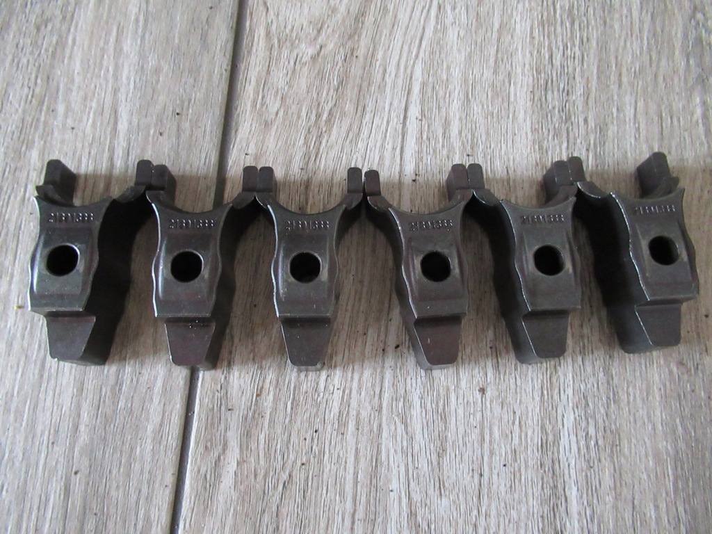 MOCOWANIE WTRYSKIWACZA ŁAPKA JARZMO VOLVO FH 4 - 8412923229 - oficjalne ...