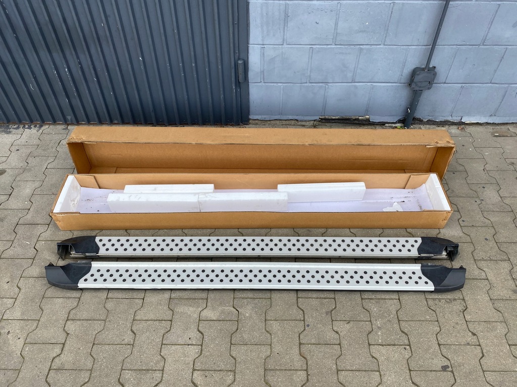 Dacia Duster II progi - 8201700147 - 9811059291 - oficjalne archiwum ...