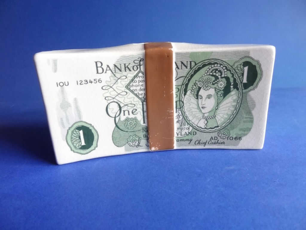 Skarbonka 'plik banknotów'. England. - 12455992236 - oficjalne archiwum ...
