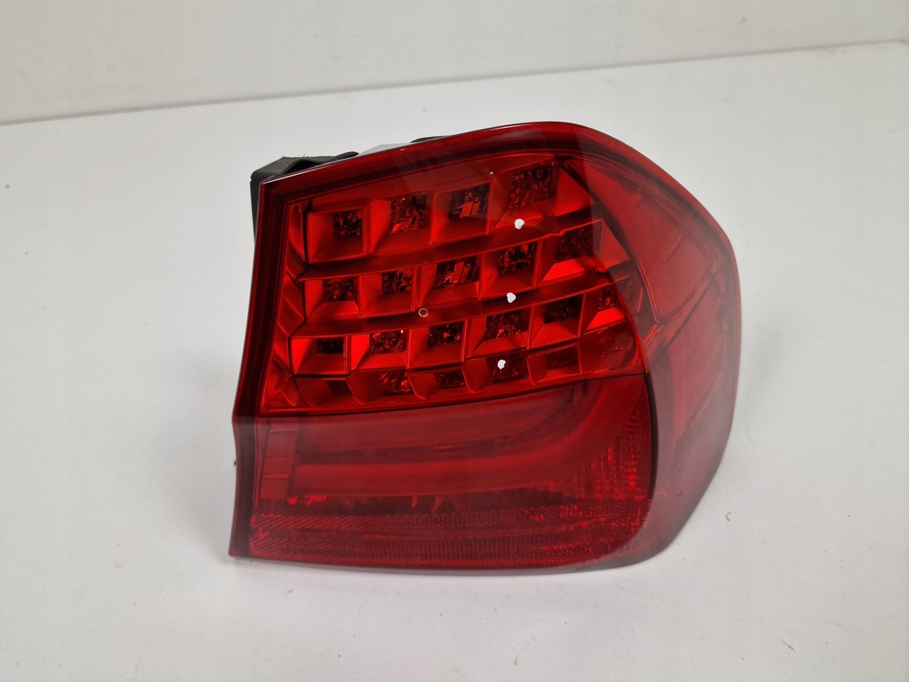 BMW E90 SEDAN LAMPA PRAWA TYLNA LED - 13524448416 - oficjalne archiwum ...