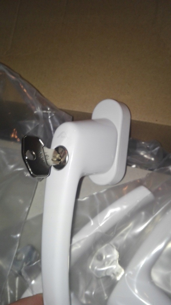 Klamki białe RotoLine R07.2 z kluczem - 7756935565 - oficjalne archiwum Allegro