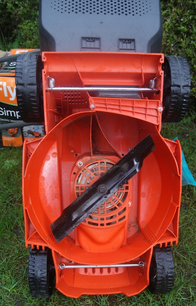 KOSIARKA ELEKTRYCZNA FLYMO SimpliMow 300 HUSQVARNA - 13607989305 ...