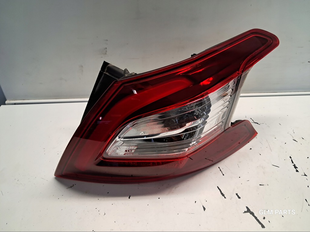 Peugeot 308 II T9 HB Hatchback PRAWA Lampa tylna zamiennik stan bdb ...