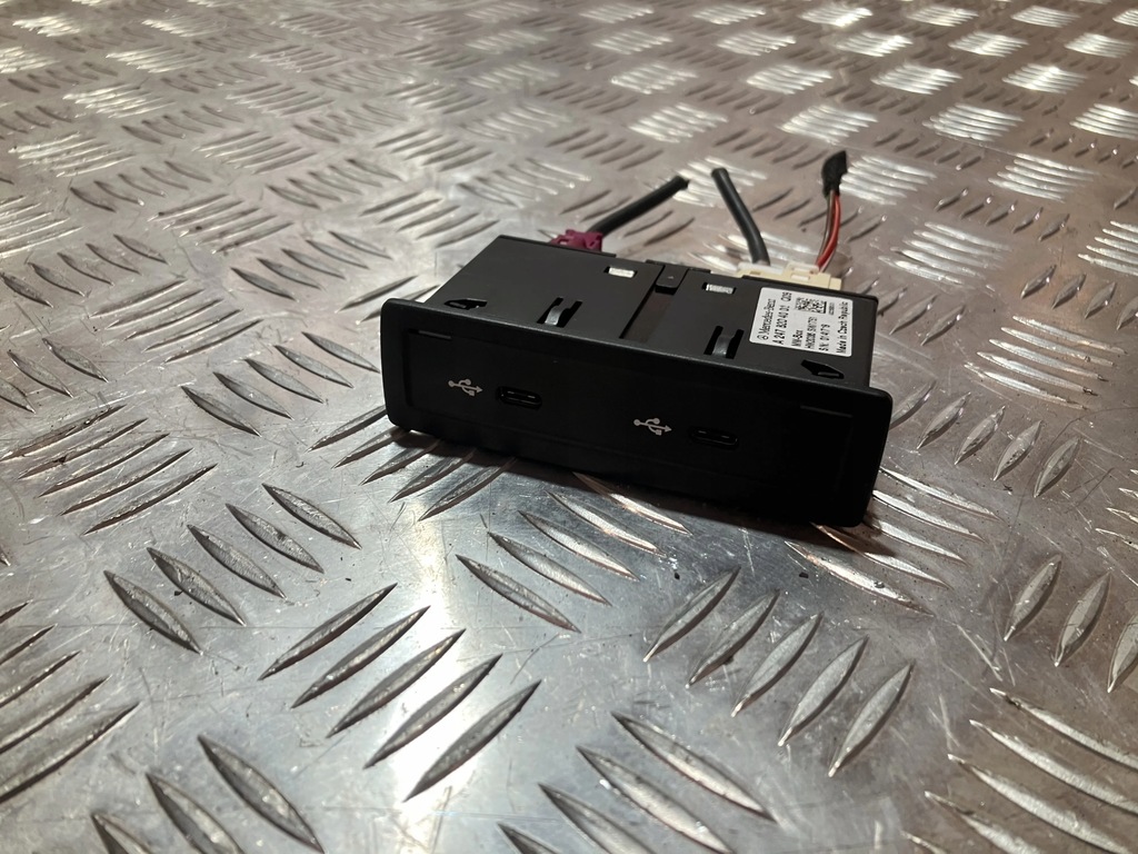 PANEL GNIAZDO PORT USB C MERCEDES EQB X243 - 17434353556 - oficjalne ...