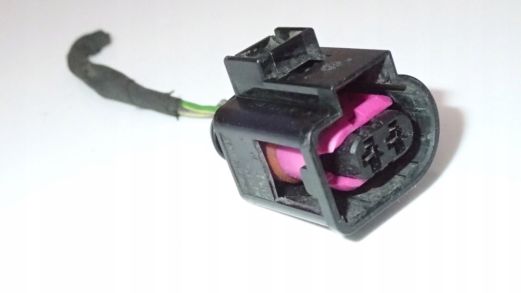 KOSTKA WTYCZKA ZŁĄCZE CZARNE AUDI VW 4D0971992 - 15756280791 ...