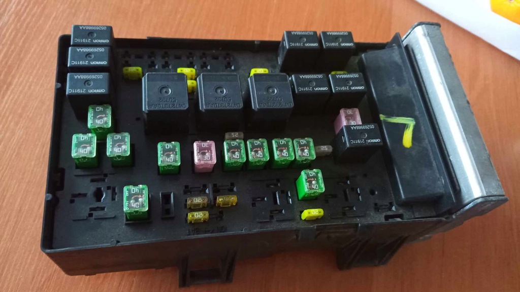 Skrzynka bezpieczników i moduł Chrysler Voyager 2.4 05144579AC ...