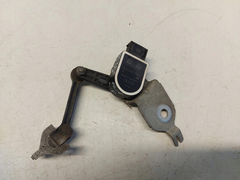 MERCEDES W205 COUPE czujnik poziomowania lamp - 13533720723 - oficjalne ...