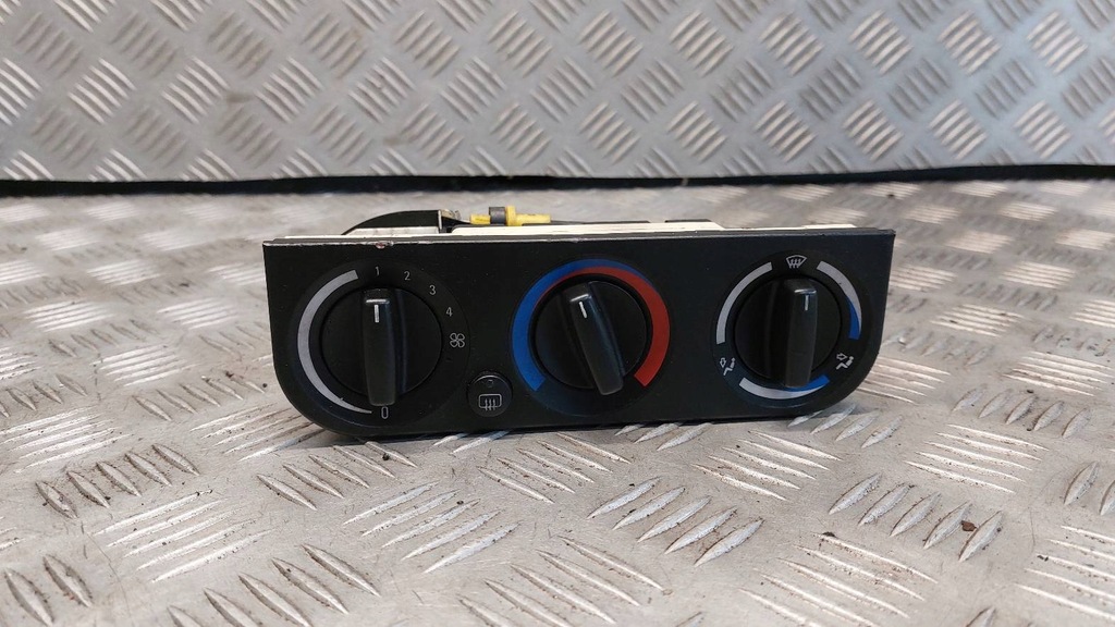 PANEL NAWIEWU BMW E36 8368566 - 13548385982 - oficjalne archiwum Allegro