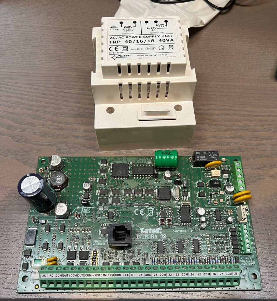 Płyta główna Satel Integra 32 + transformator 40VA - 12605826528 - oficjalne archiwum Allegro