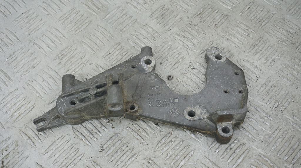 VW AUDI ŁAPA MOCOWANIE POMPY WTRYSKOWEJ 059130147H - 11331834483 ...