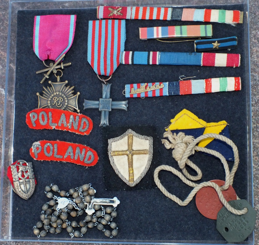 Zestaw odznaczeń naszywki jednego żołnierza II Korpus Polski Monte ...