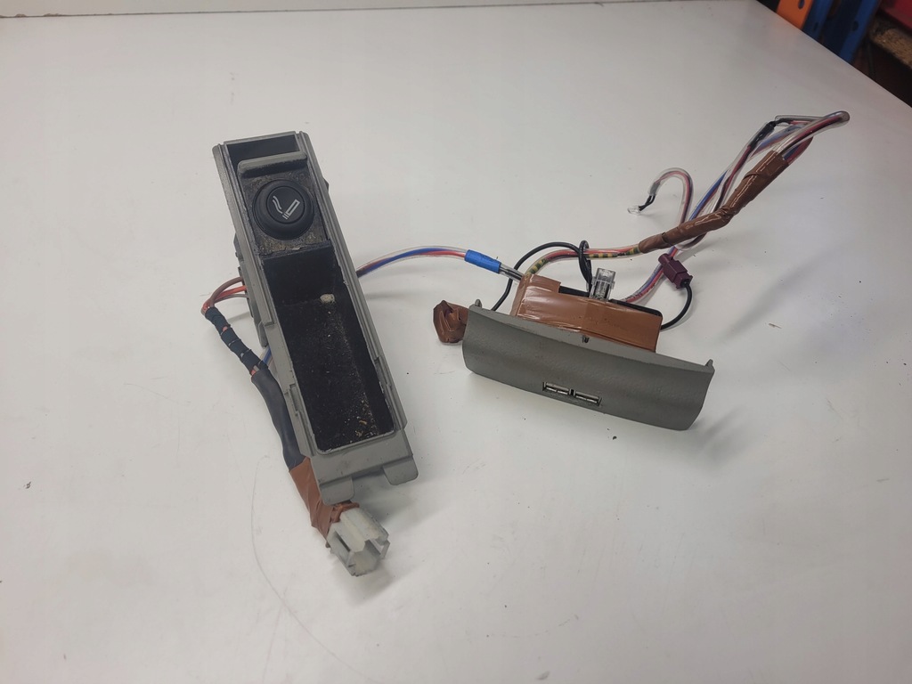 GNIAZDO ZAPALNICZKI USB AUDI A4 B6 B7 8E0863284B - 11408762909 ...