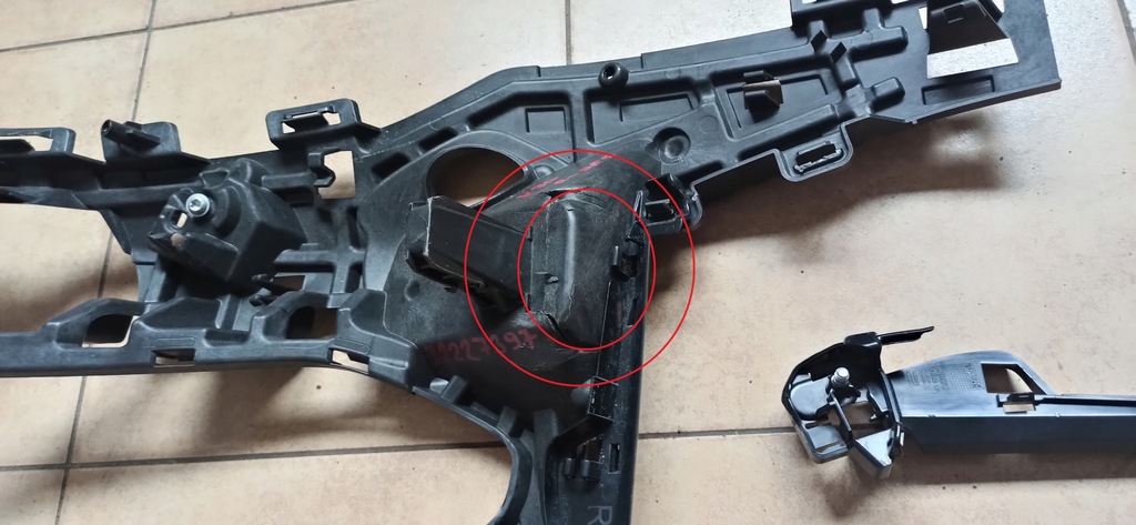 VOLVO V90 S90 - WSPORNIK ŚLIZG POD ZDERZAK PRAWY - 8846684564 ...