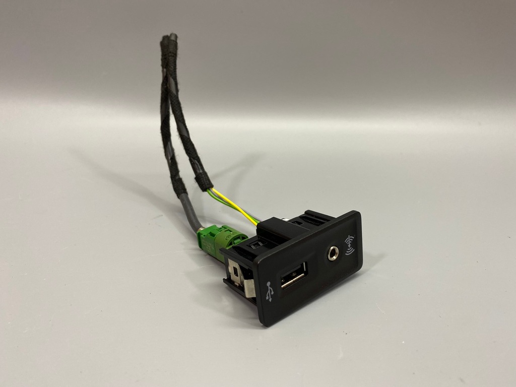 VW GOLF VII PASSAT B8 GNIAZDO USB AUX 5Q0035724 - 11041053109 ...