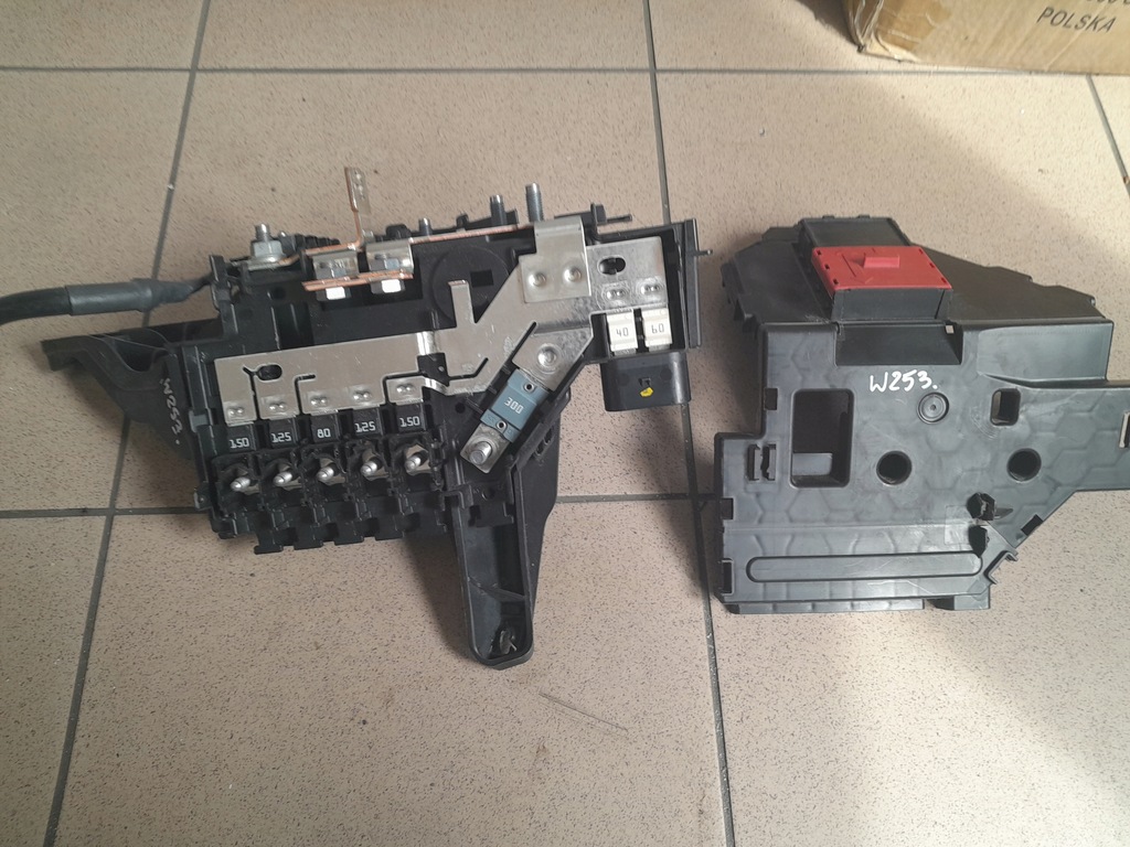 MERCEDES GLC W253 SKRZYNKA BEZPIECZNIKÓW KLEMA - 13714563130 - oficjalne archiwum Allegro