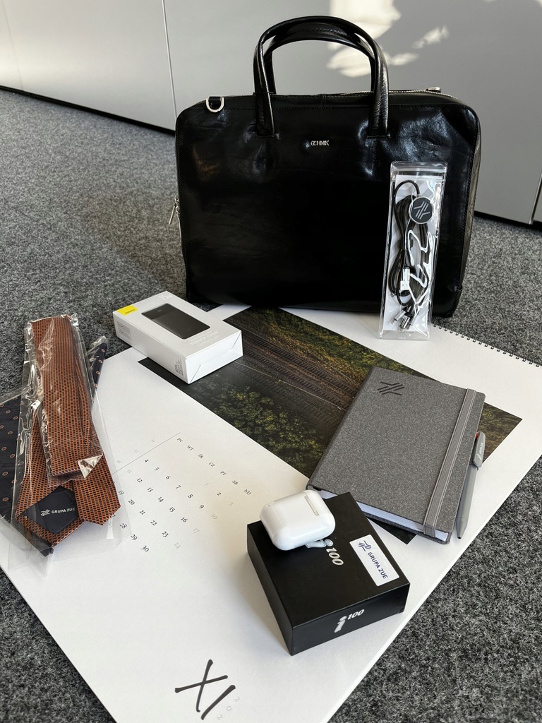 Zestaw gadżetów firmowych od ZUE SA [2] - 15056877067 - oficjalne ...