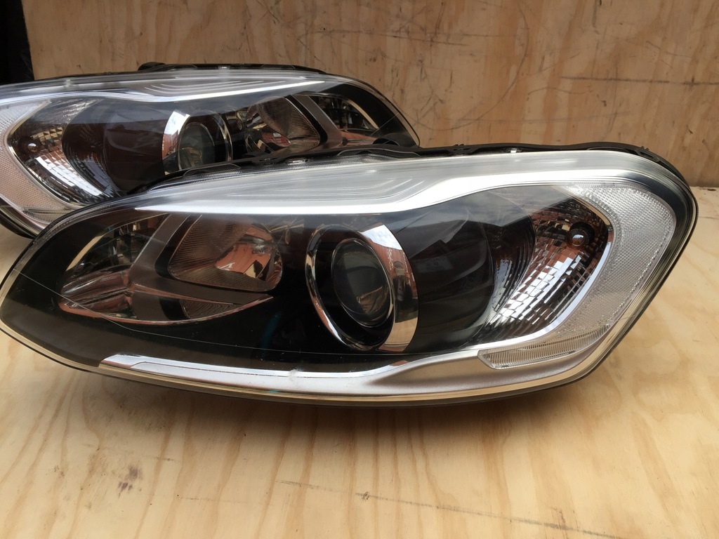 VOLVO XC60 LIFT XENON LAMPA LEWA PRAWA 31395896 - 8814220697 ...