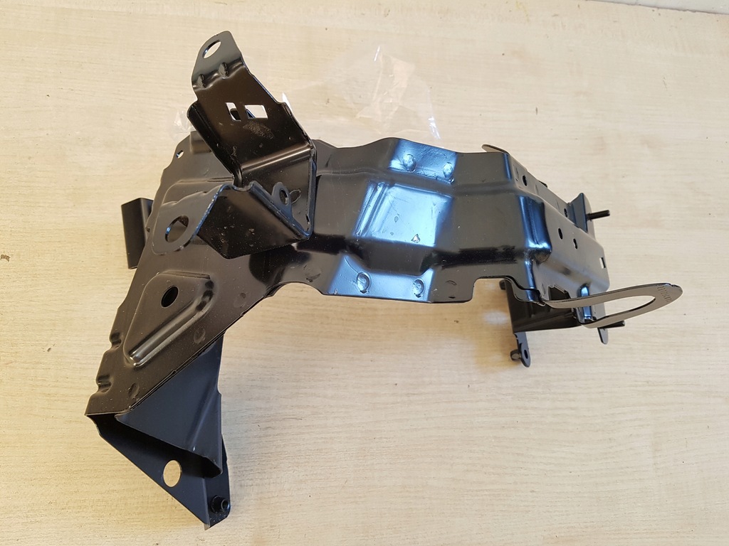 AUDI Q8 prawa podpora błotnika 4M8821132C - 14525832100 - oficjalne ...