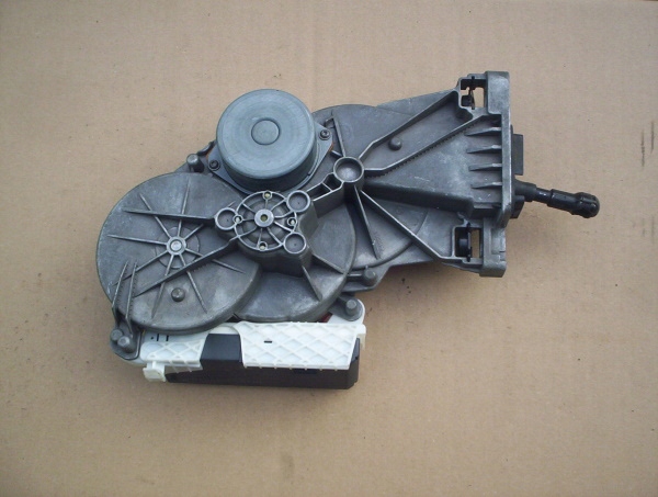 MERCEDES W213 DOCIĄG SILNIK KLAPY KOMBI - 13384926178 - oficjalne ...