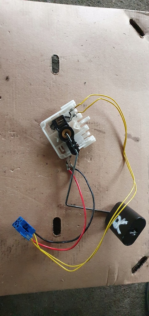 BMW X3 E83 PRAWY CZUJNIK POZIOMU PALIWA - 11322709528 - oficjalne ...