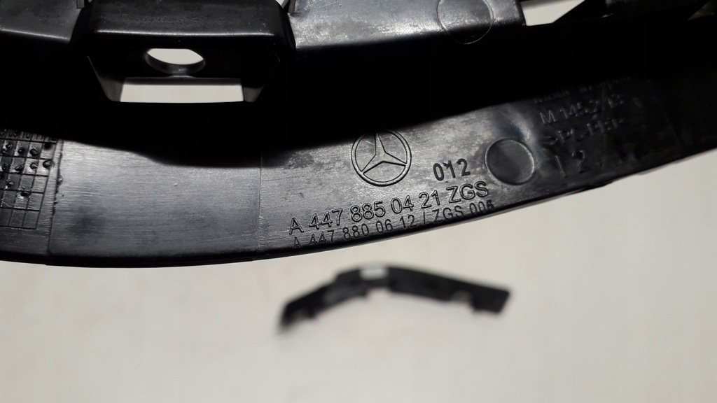 MERCEDES VITO W447 ŚLIZG ZDERZAKA PRZÓD LEWY PRAWY - 13353078847 ...