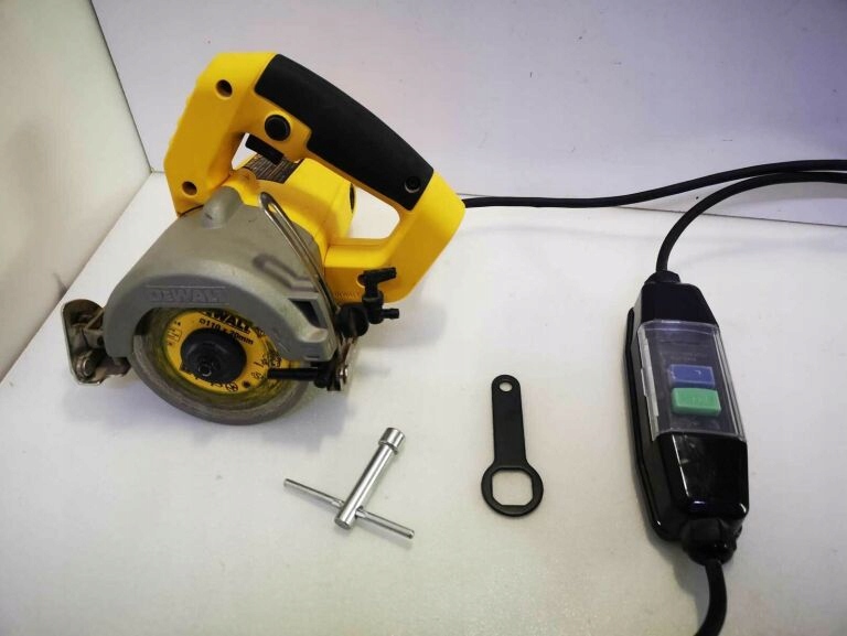 PRZECINARKA RĘCZNA DEWALT DWC410 - 11408904551 - oficjalne archiwum Allegro