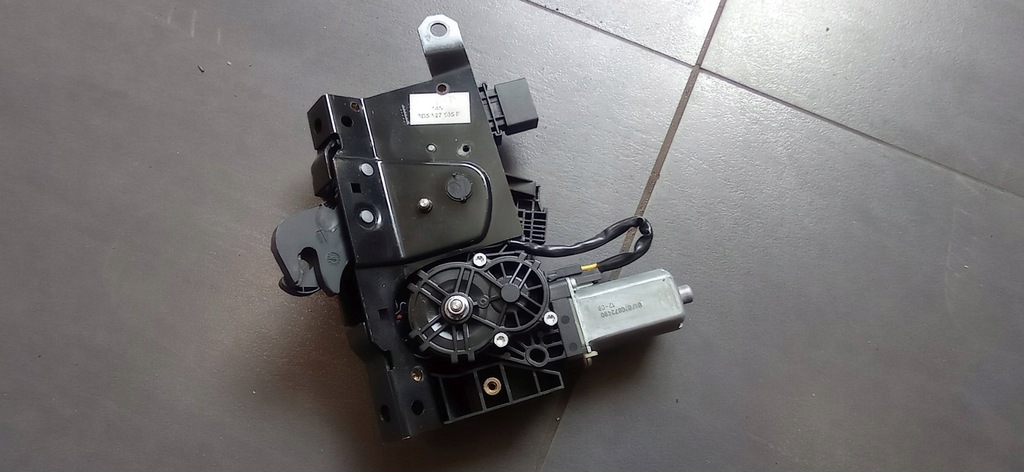 VW PHAETON ZAMEK KLAPY TYŁ DOCIĄG 3D5827505F - 12409781482 - oficjalne ...