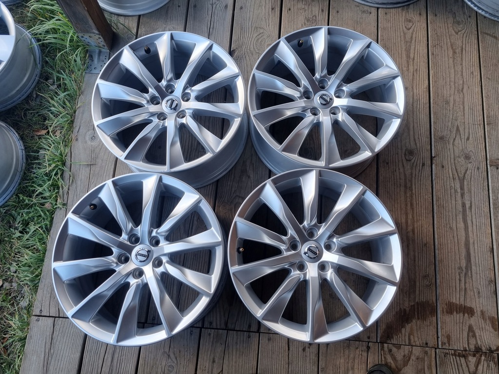 VOLVO S60,S90,V60,V90,XC60,XC40,V70, ALU 8X18 ET42 5X108 SUPER STAN ...