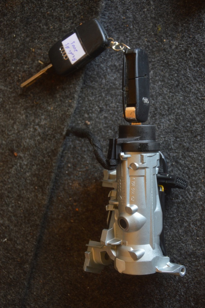 Audi A3 8P Stacyjka, 2X kluczyk 1K0905851B - 12560160446 - oficjalne archiwum Allegro