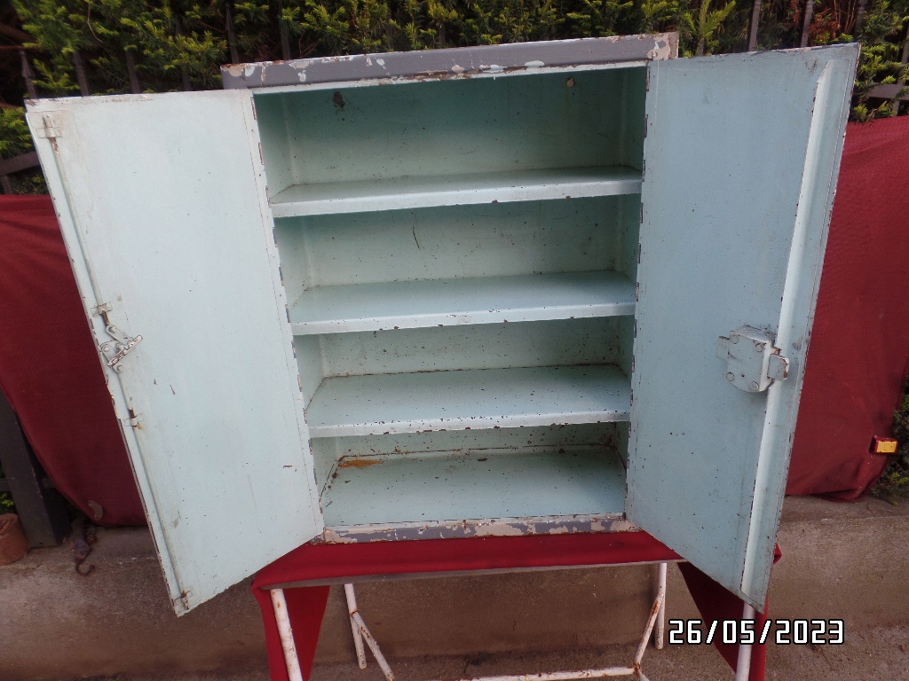 SZAFKA NARZĘDZIOWA WISZĄCA ZAMYKANA Polska PRL - 13837957987 ...