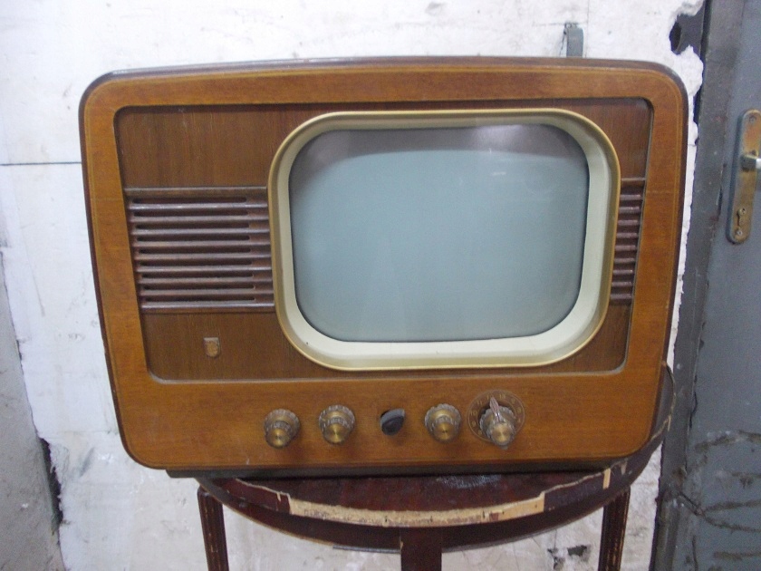 Zabytkowy telewizor Philips vintage - 11252159760 - oficjalne archiwum ...