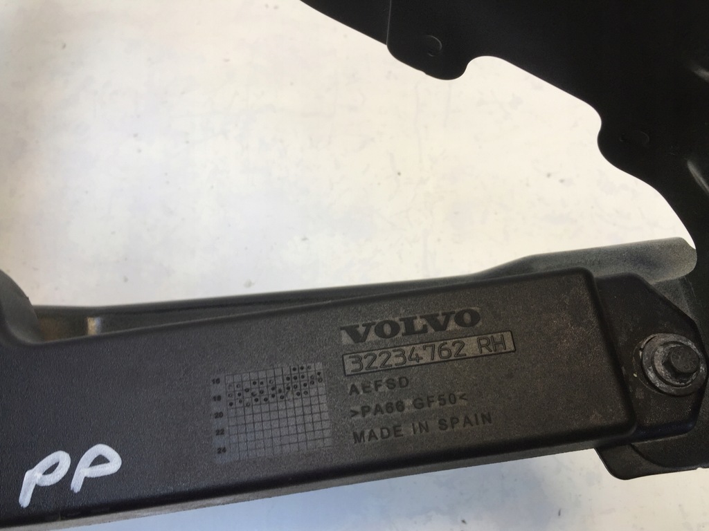 VOLVO XC40 20r OKULAR WSPORNIK BŁOTNIKA PASA PRZÓD - 12335060221 ...