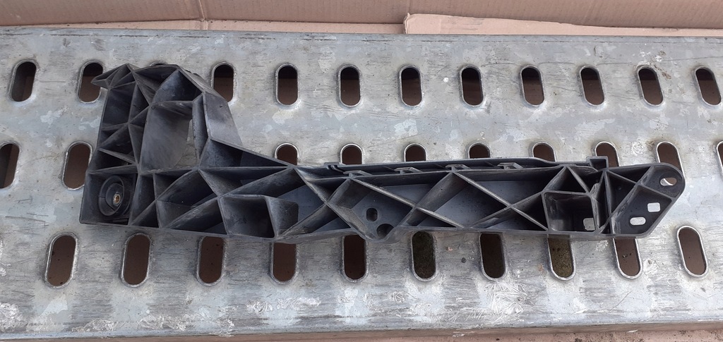 MOCOWANIE OKULAR ŚLIZG POD LAMPĘ AUDI Q2 81A805607 - 11153364493 ...