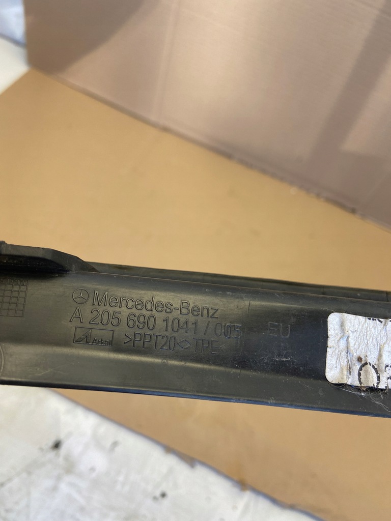 W205 LISTWA BAGAŻNIKA PRAWA A2056900941 RYNNA - 13159983224 - oficjalne ...