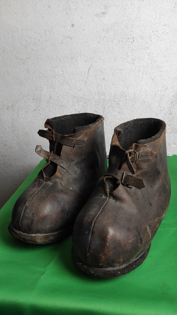 stare zabytkowe buty wojskowe skórzane rekwizyt - 13097468631 ...