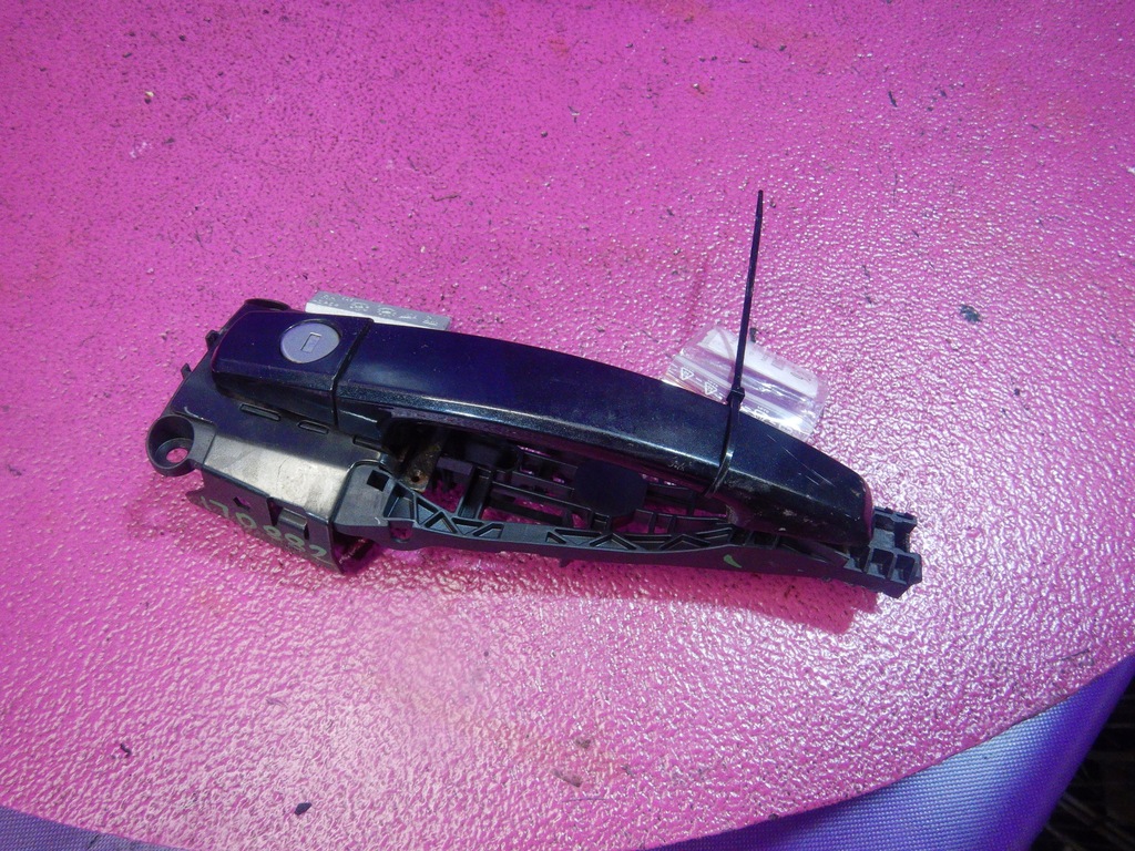 OPEL INSIGNIA 08- KLAMKA PRZÓD PRAWA LAKIERU 22C - 12208679038 - oficjalne archiwum Allegro