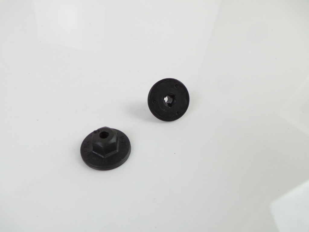 Nakrętka plastikowa M5 Maserati Levante Ghibli - 11140415984 ...