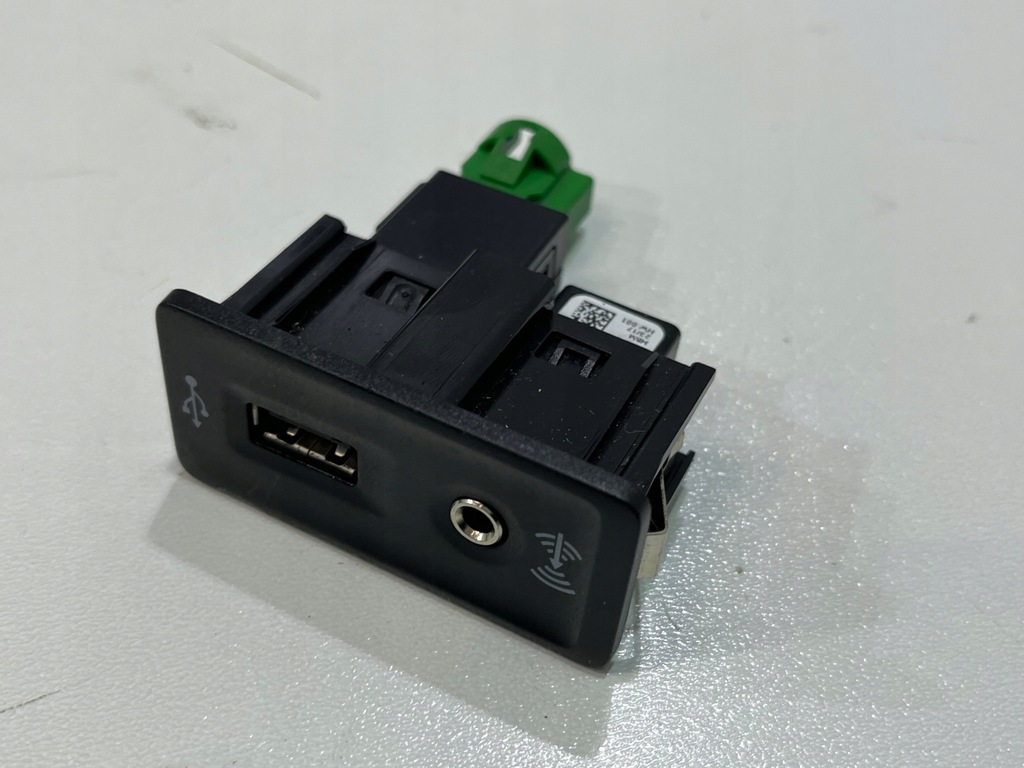 PORT USB AUX VW PASSAT B8 5G0035222E 5Q0035726E - 13048656719 ...