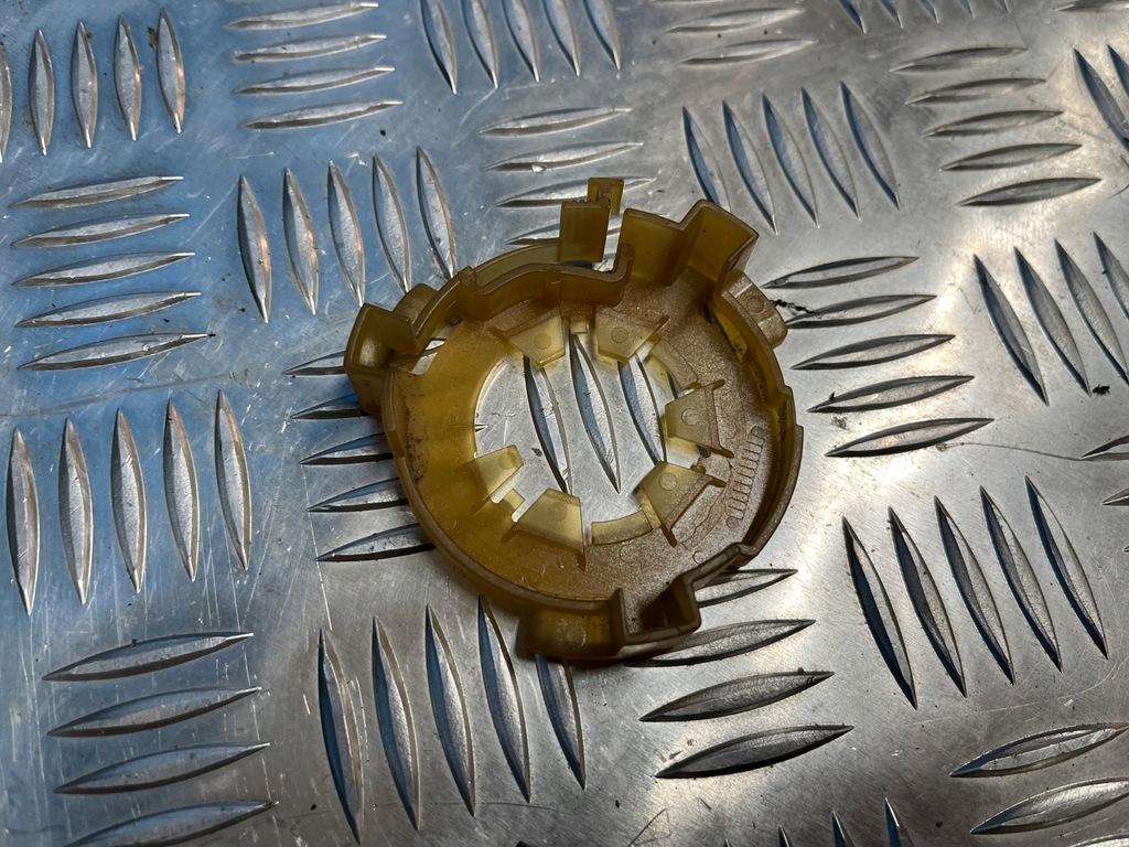 MERCEDES W203 OPRAWKA UCHWYT MOCOWANIE ŻARNIKA - 13373623032 ...