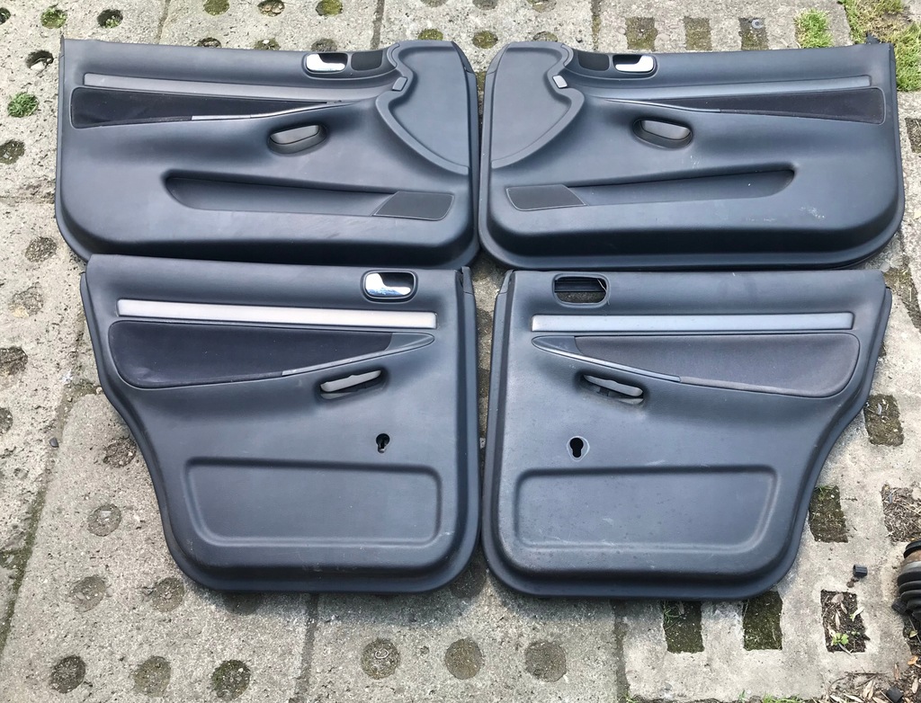 AUDI A4 B5 TAPICERKI BOCZKI DRZWI KPL - 12344041209 - oficjalne ...
