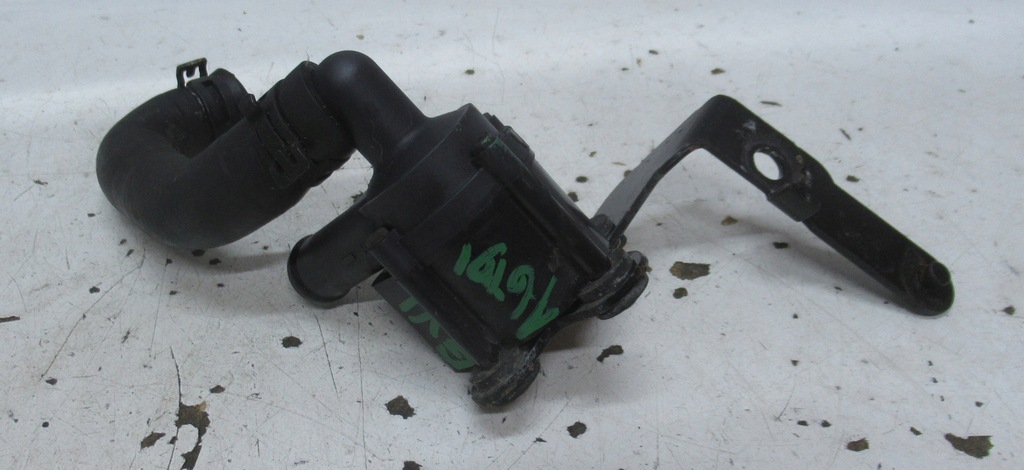 VW GOLF VI 1.6 TDI DODATKOWA POMPA WODY 5N0965561 - 13230684964 ...