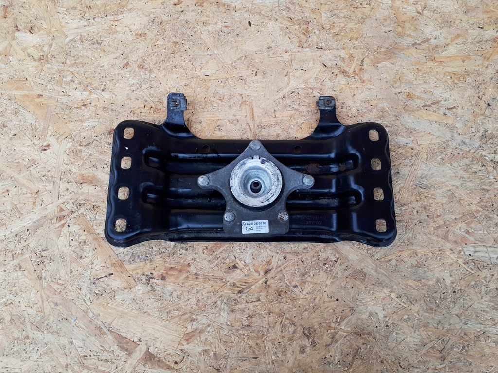 PODPORA ŁAPA SKRZYNI 2042400102 MERCEDES W204 4X4 - 13124903337 ...