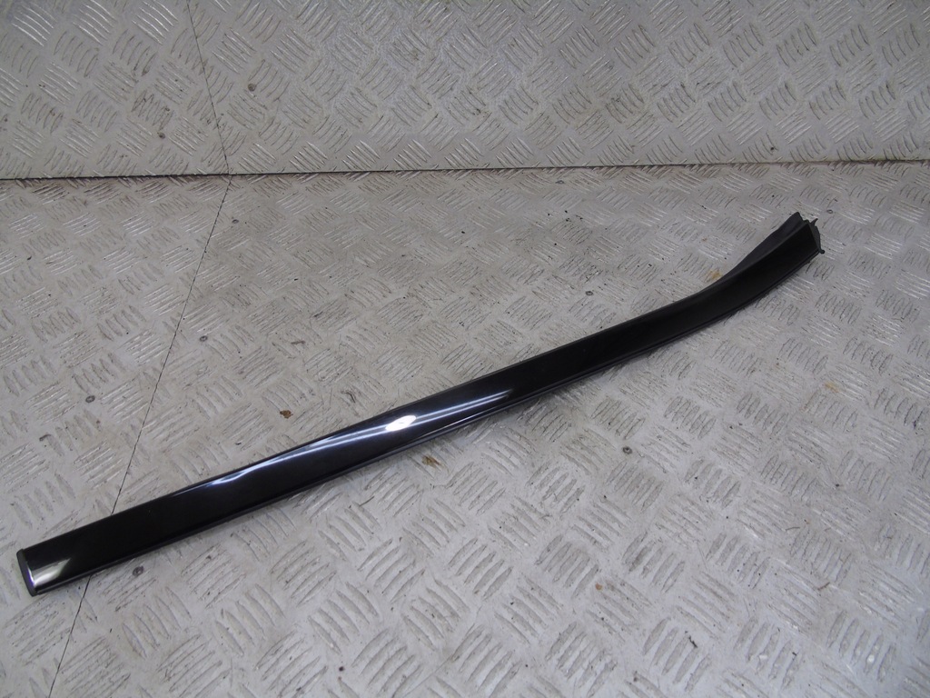 MERCEDES W205 LISTWA SZYBY CZOŁOWEJ PRAWA - 12108018932 - oficjalne ...