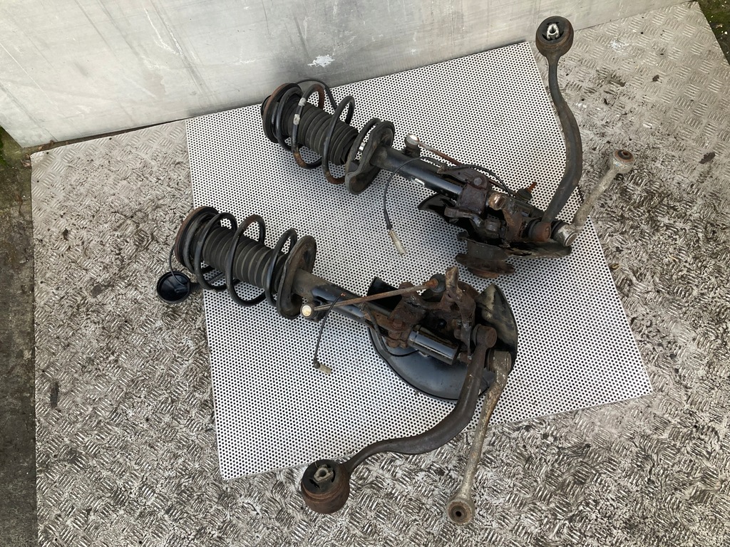 Zwrotnica prawy przód BMW E38 750i 740i EDC piasta - 13296430645 ...