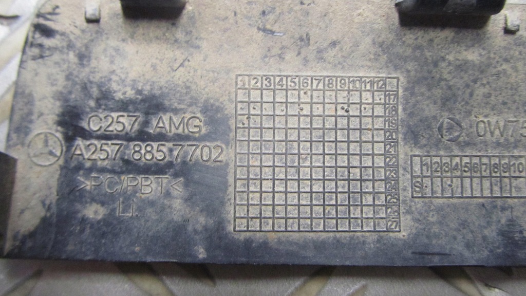 ZAŚLEPKA LISTWY DO MERCEDESA W257 2578857702 - 12884455526 - oficjalne ...