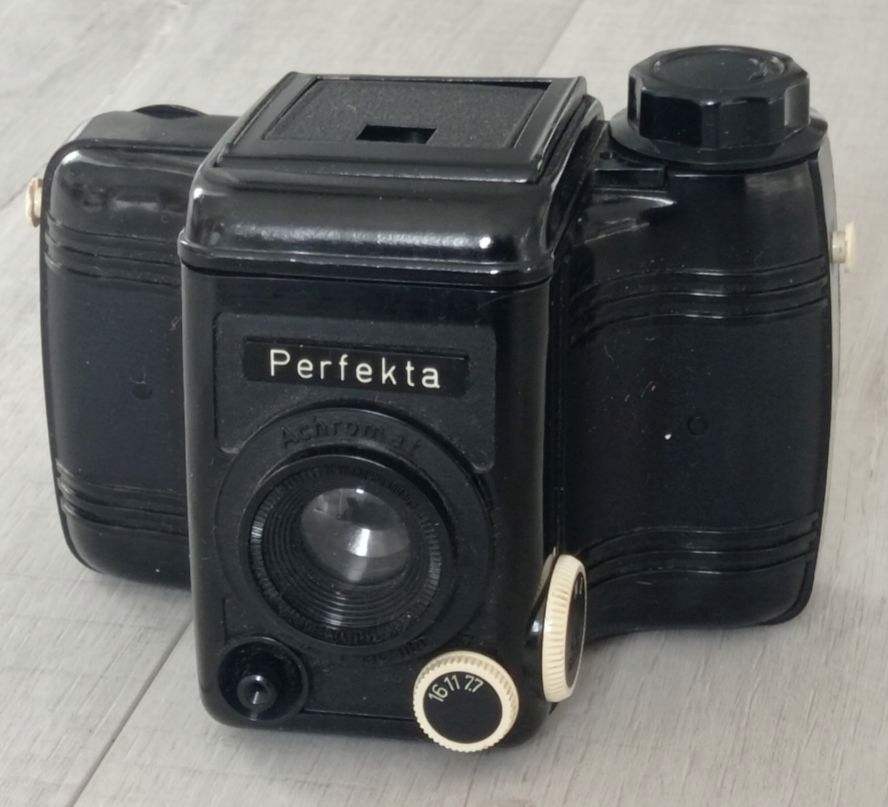 Aparat fotograficzny Perfekta w etui. - 13232944224 - oficjalne ...
