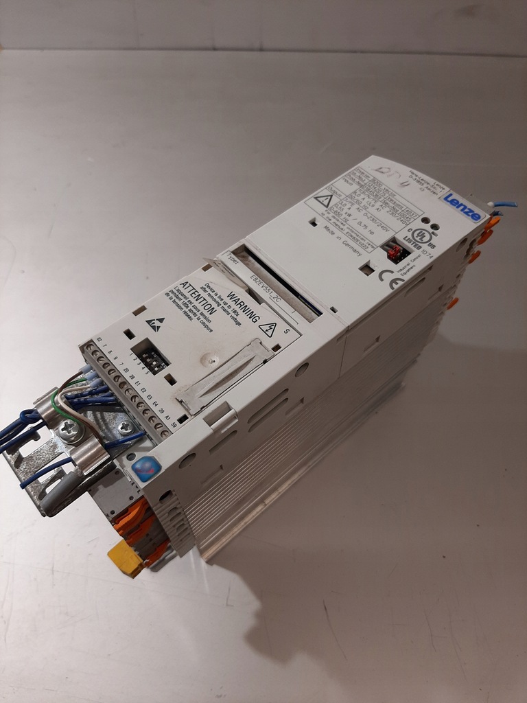 LENZE 8200 vector falownik 0,55kW 13142075 V4B37 - 12966758373 ...