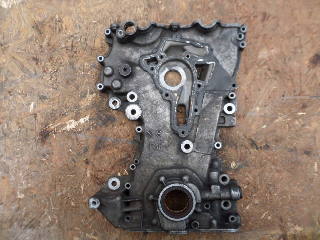 Obudowa pokrywa osłona dekiel rozrządu pompy oleju Opel Corsa c d 1.2 ...