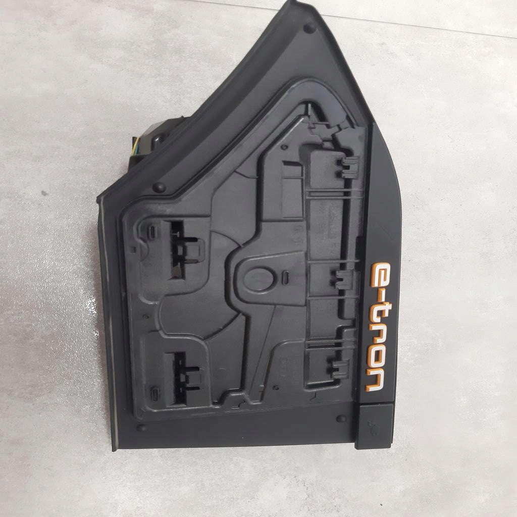 AUDI E-TRON GNIAZDO KLAPKA ŁADOWANIA 4KE810001B - 12834152558 ...