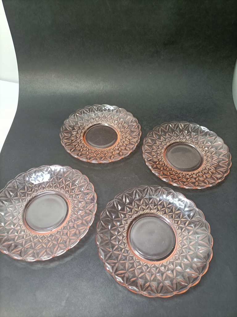 Stare talerzyki deserowe różowe szkło komplet T20 - 12927659174 - oficjalne archiwum Allegro